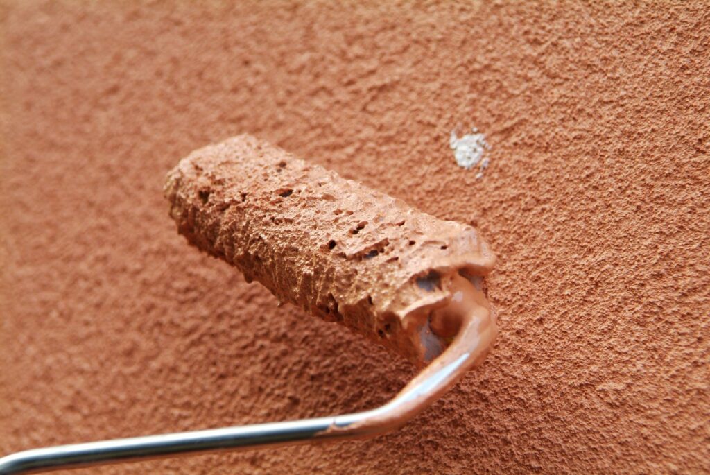 Como pintar una fachada rugosa | Pintores Granollers | Pintor en Granollers